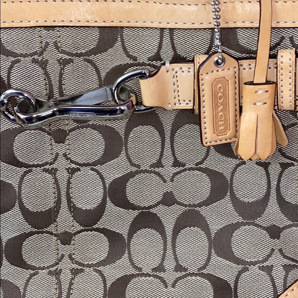 Coach Authentic Handbag With Peach Color Accents - Gem